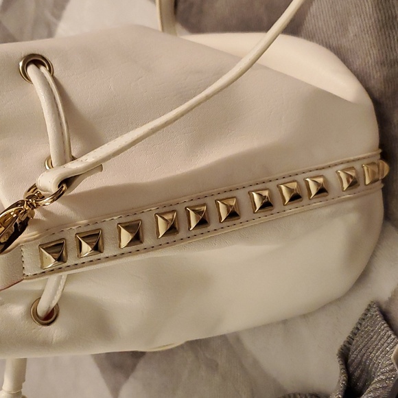 Signature Studio | Bags | Signature Studio White Bucket Bag | Poshmark